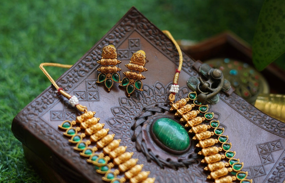 Antique Emerald Stone Mango Spike Necklace – Varsha Designers